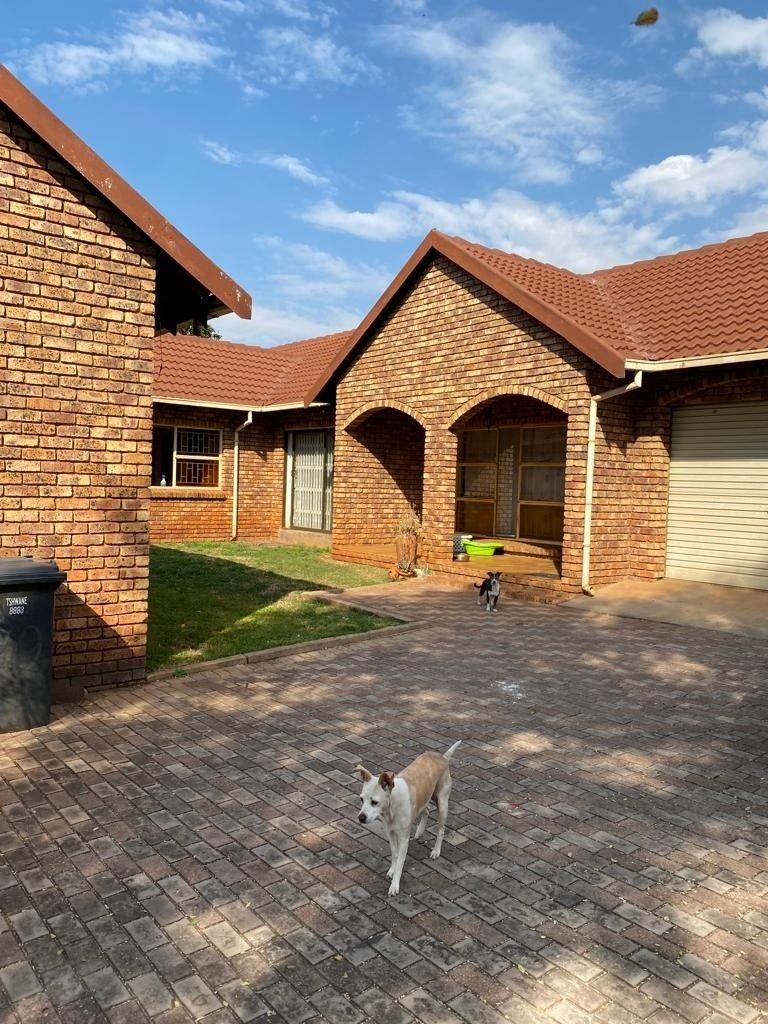 4 Bedroom House for sale in Amandasig - P24-113099768