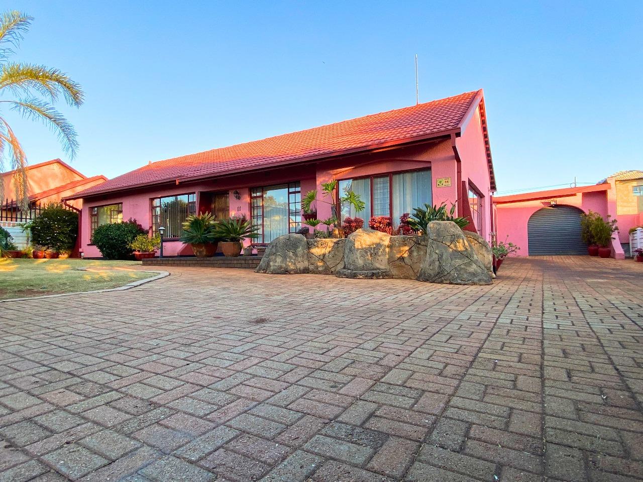 House for sale in Dan Pienaarville - 11 Klopper Street - P24-116677128