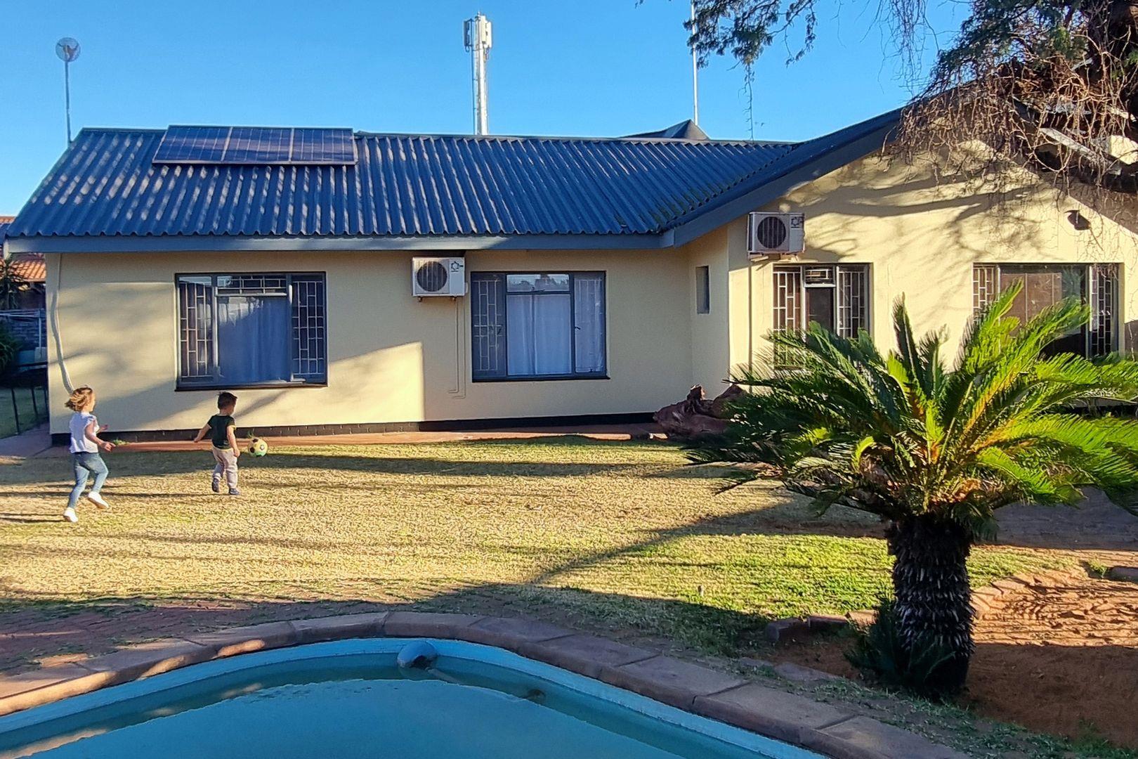 5 Bedroom House for sale in Kathu - P24-116359171