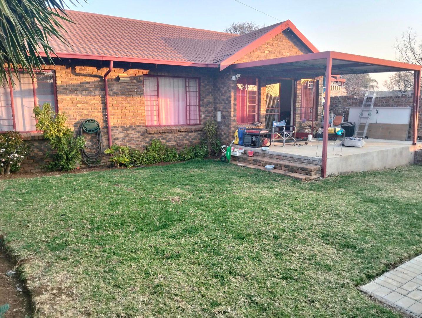3 Bedroom House for sale in Garsfontein - P24-116360844