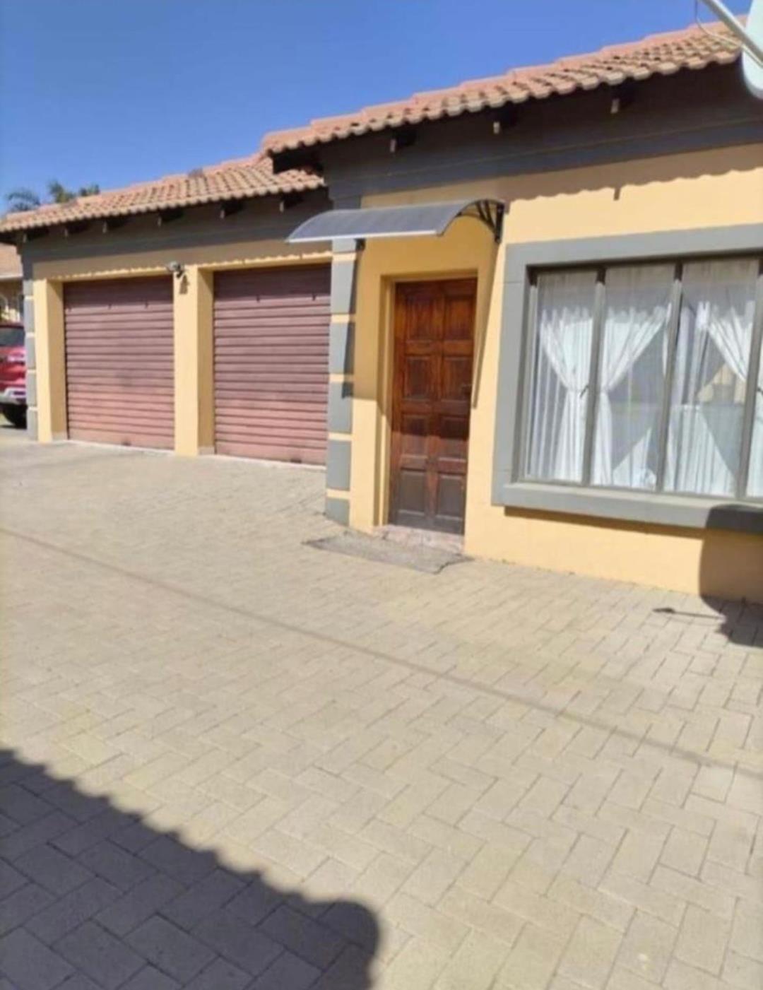 3 Bedroom House to rent in Thatchfield Estate - P24-116365580