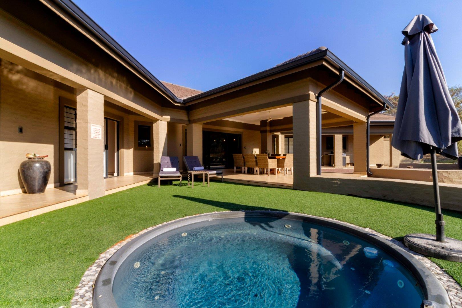 House for sale in Dinokeng Game Reserve - P24-116373349