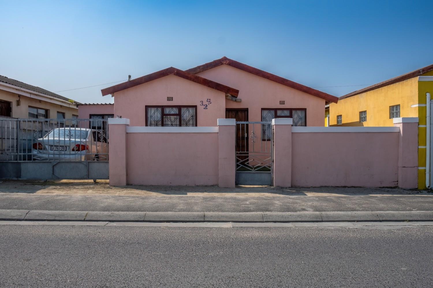 3 Bedroom House for sale in Ilitha Park - P24-116373895