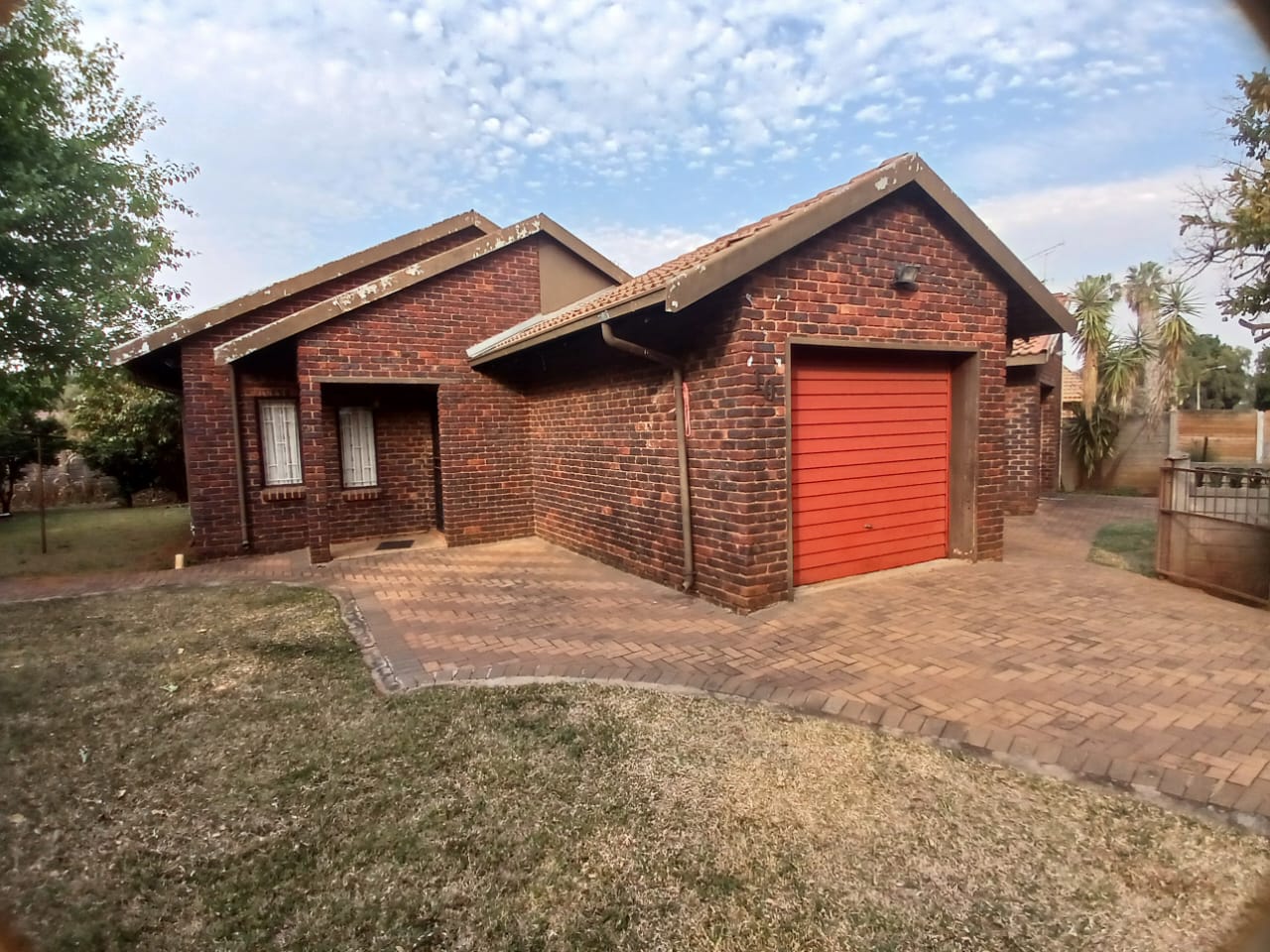 3 Bedroom House for sale in Geelhoutpark - P24-116374891