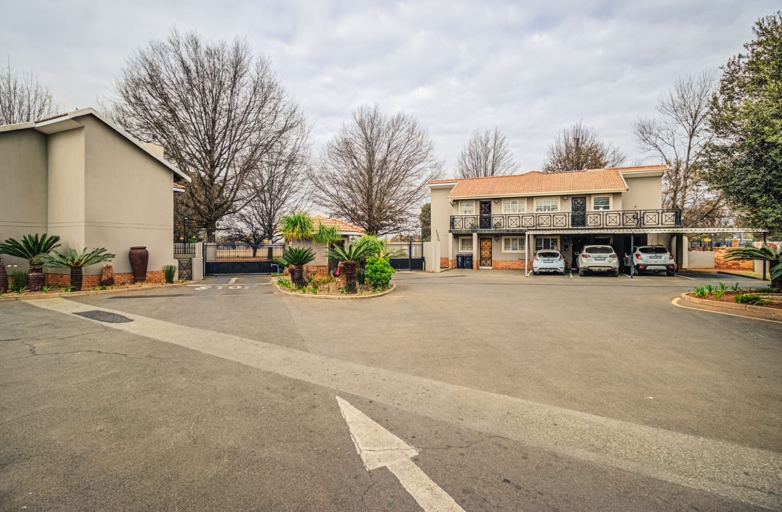 2 Bedroom Townhouse for sale in Brenthurst - P24-116381104