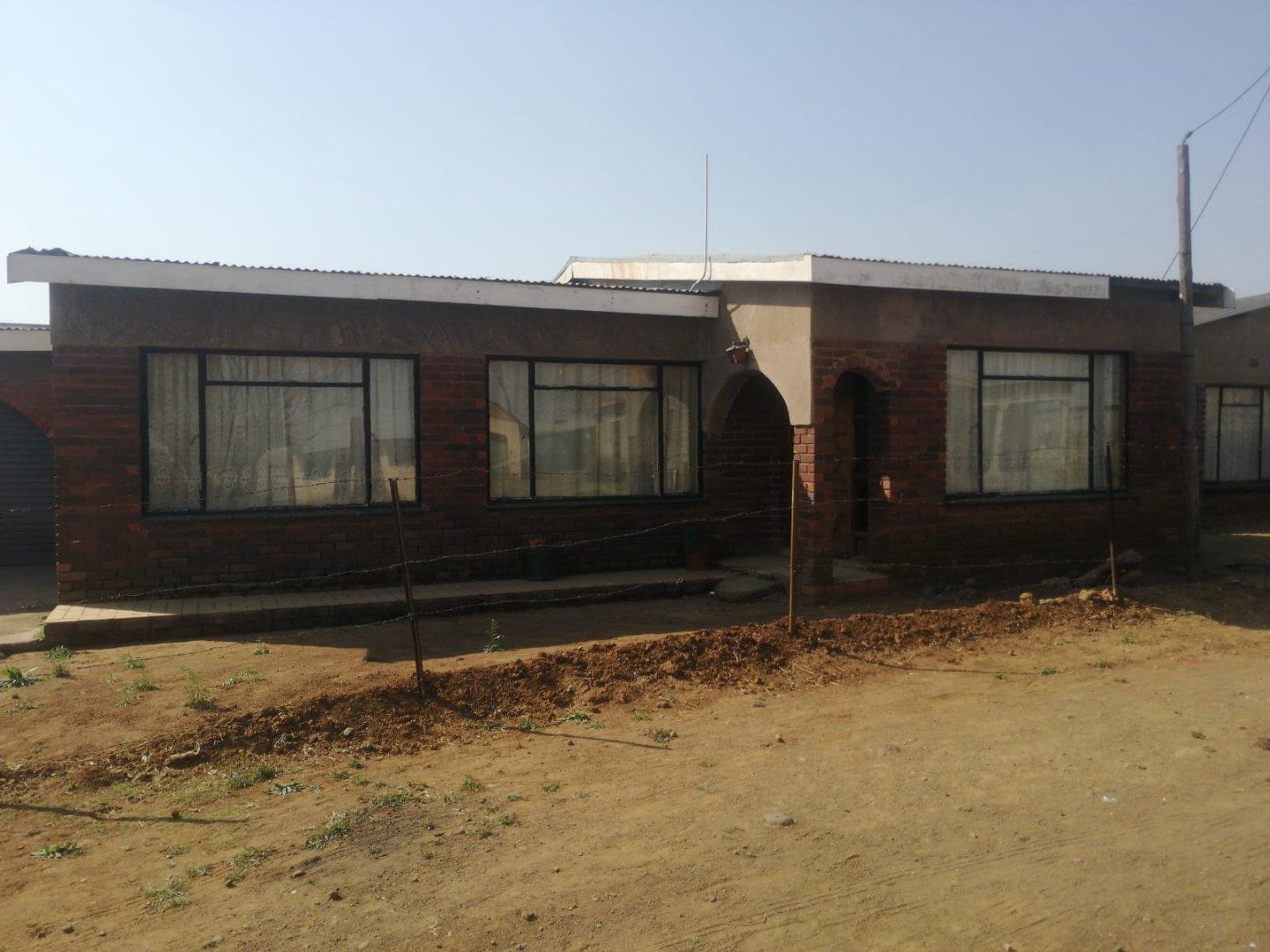 3 Bedroom House for sale in Botshabelo BA - P24-116381719