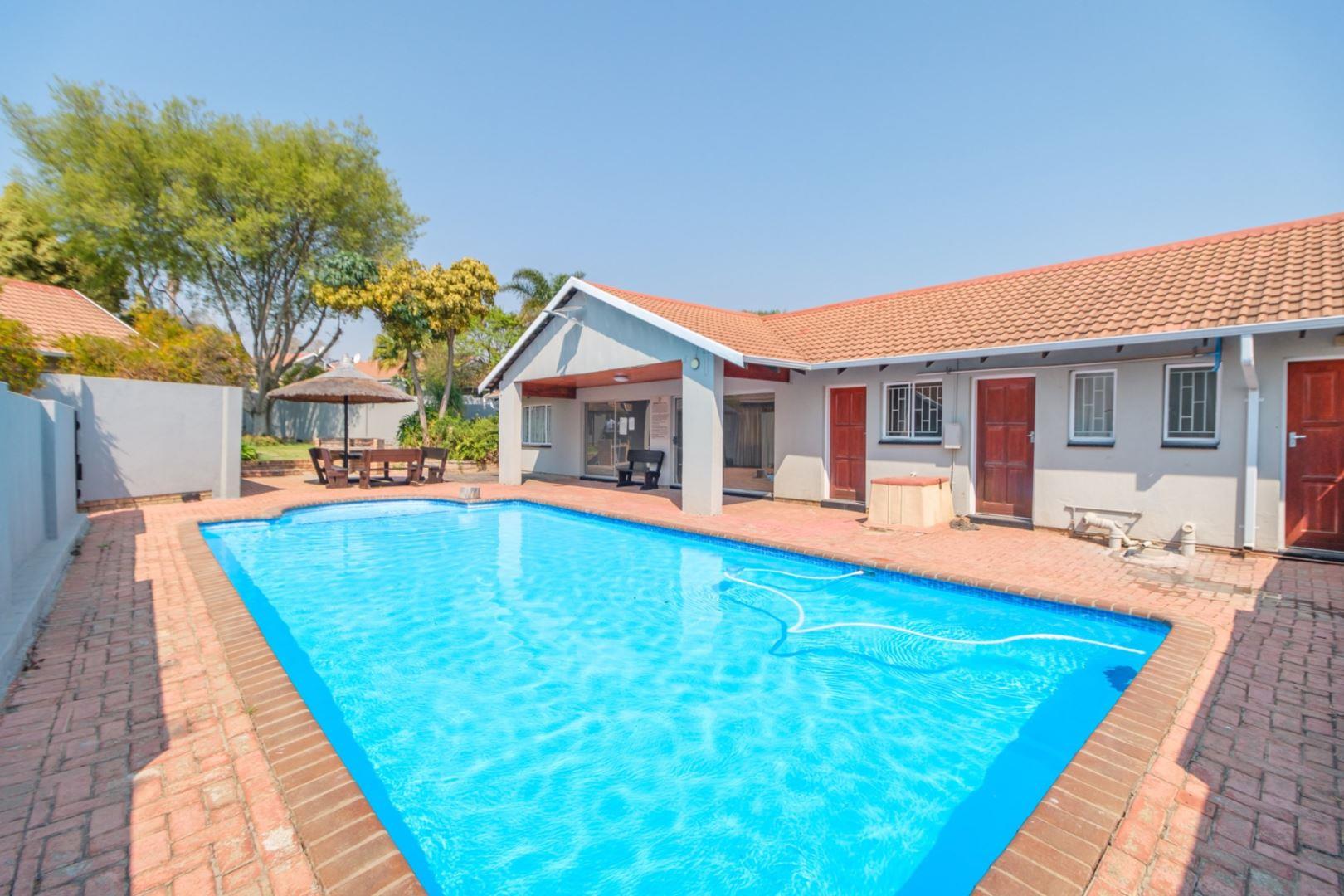 2 Bedroom Townhouse for sale in Northwold - 48 3rd Road - P24-116383775