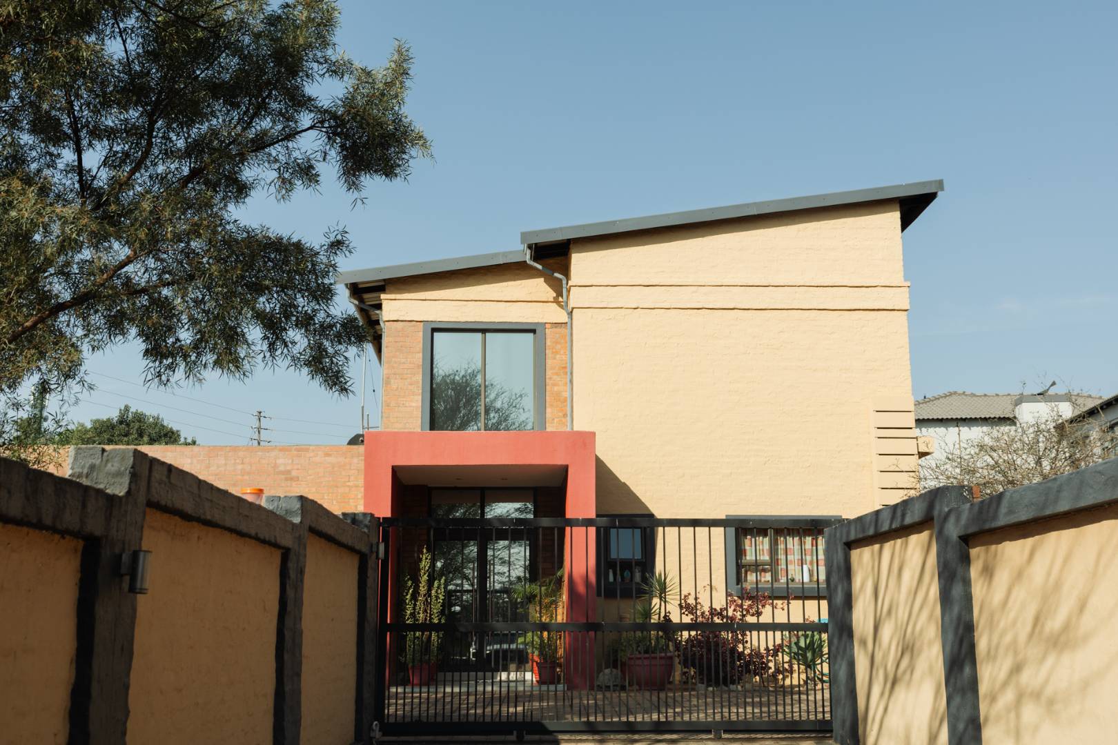 3 Bedroom Townhouse for sale in Olympus Country Estate - P24-116384313