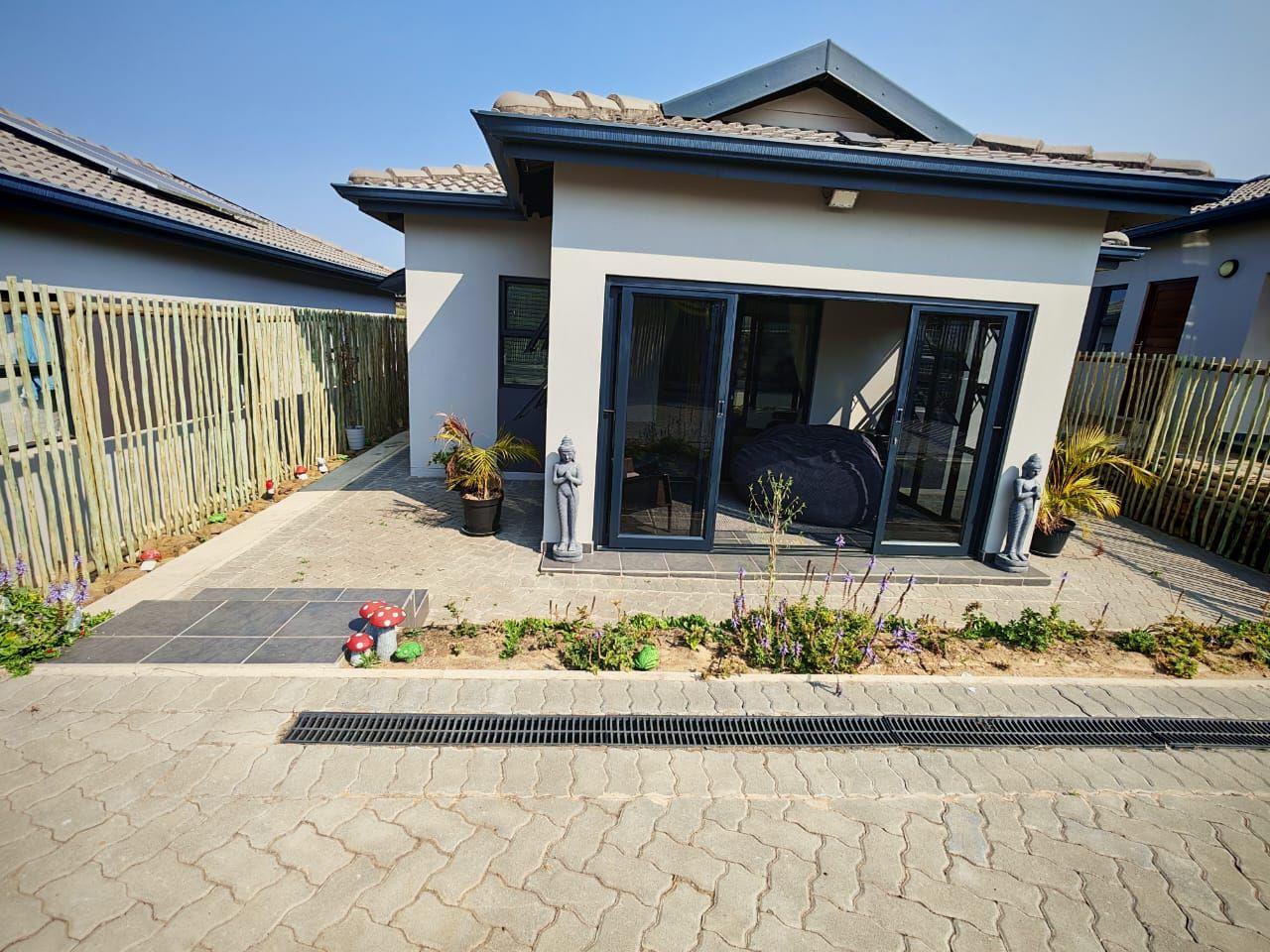 3 Bedroom House for sale in Shakaskraal - P24-116385033