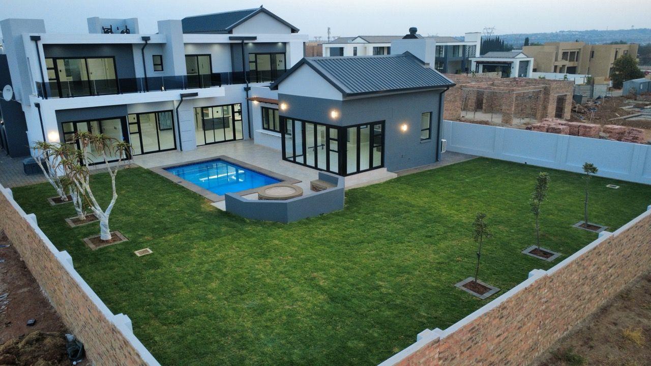 5 Bedroom House for sale in Midstream Heights - P24-116388448