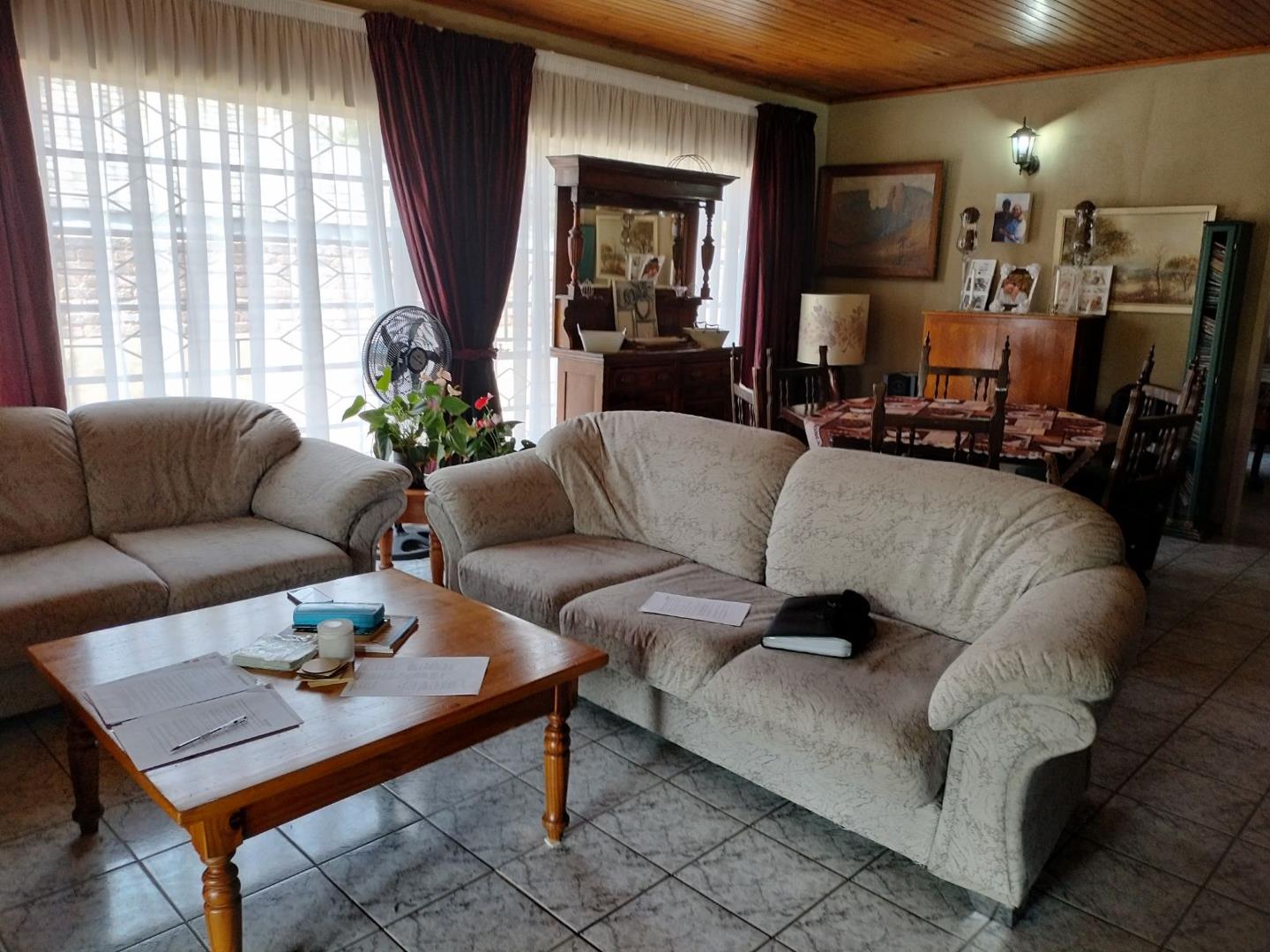 4 Bedroom House for sale in Mondeor - P24-116388789