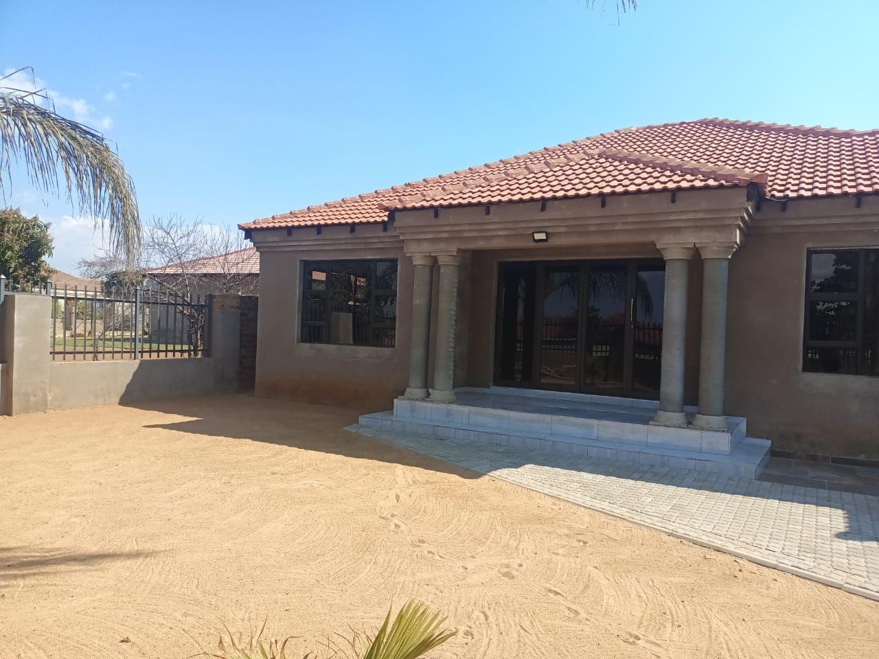 3 Bedroom House for sale in Mankweng - P24-116389062