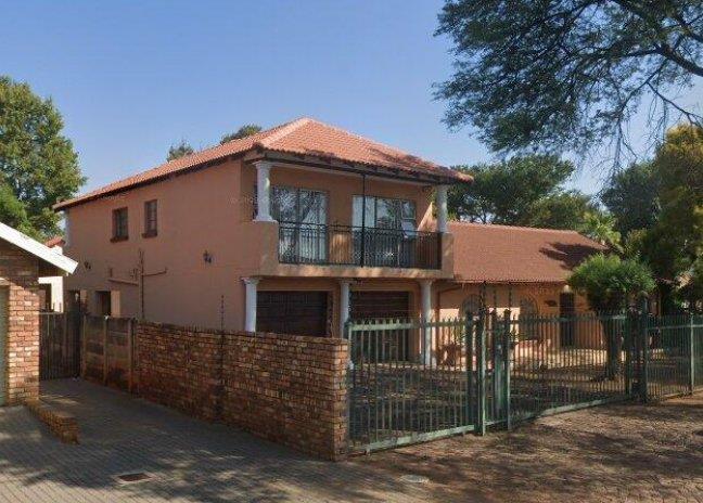 5 Bedroom House for sale in Wierda Park - P24-116392092