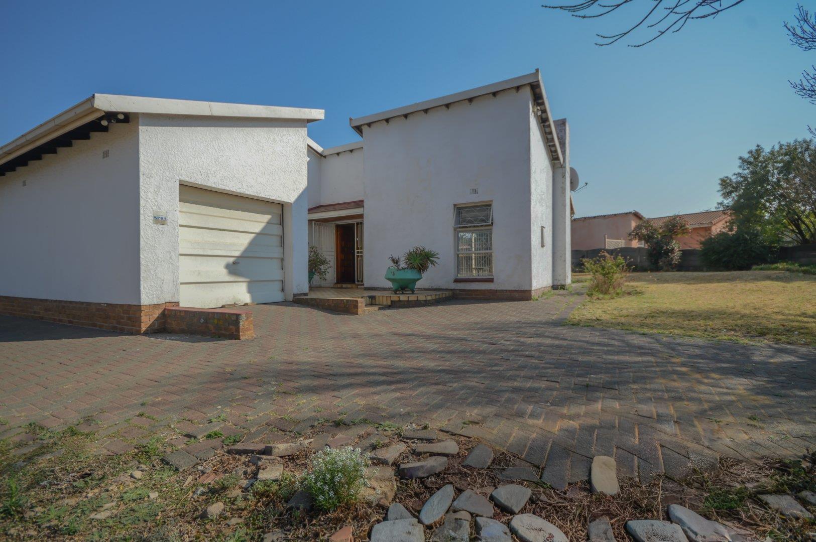 4 Bedroom House for sale in Sharon Park - P24-116392106