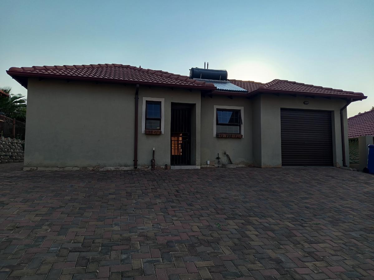 3 Bedroom House for sale in Heatherview - P24-116393243