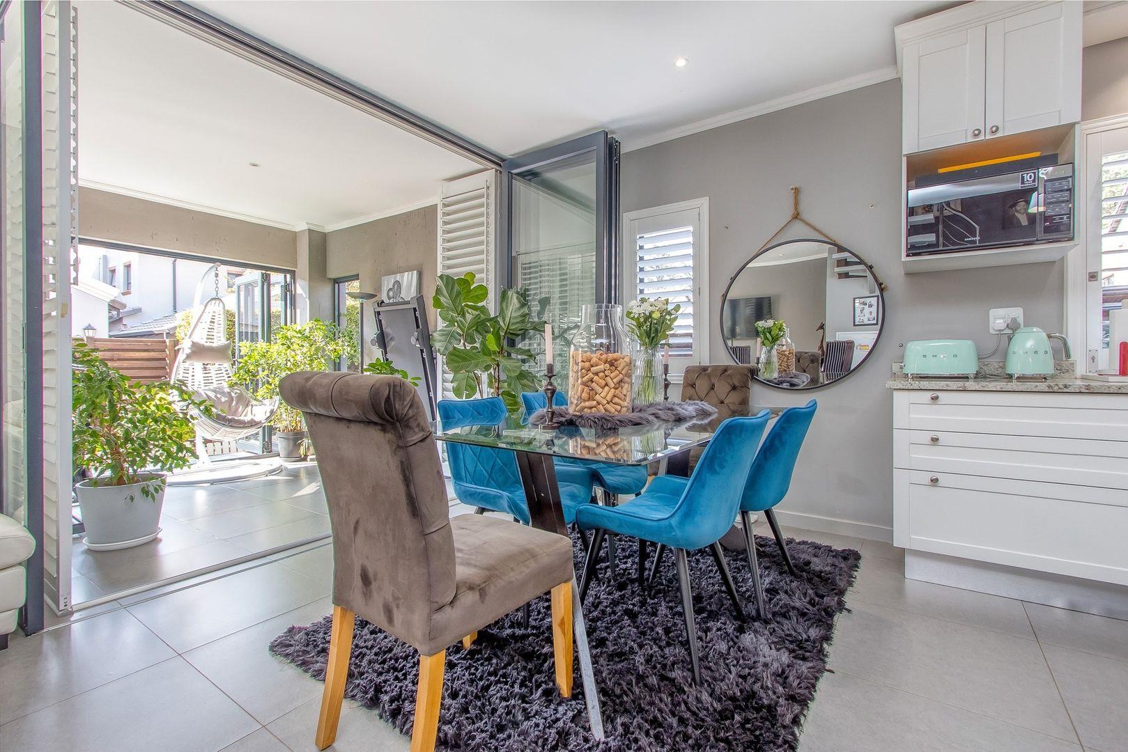 3 Bedroom Townhouse for sale in Bryanston - P24-116396774