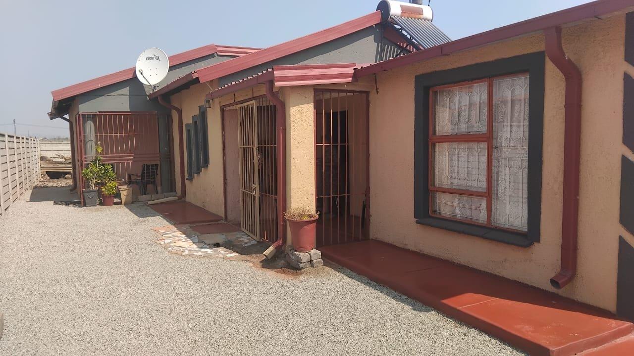 2 Bedroom House for sale in Ga-rankuwa Unit 23 - P24-116397923