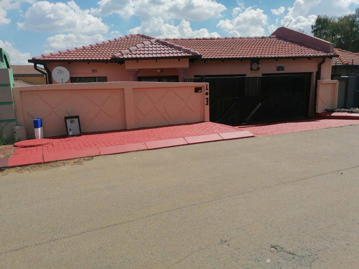 3 Bedroom House for sale in Naturena - P24-116399846