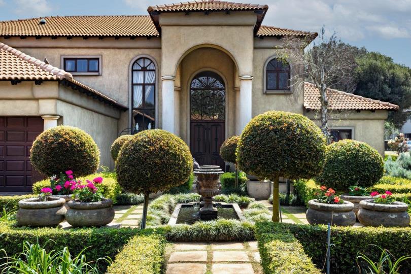 4 Bedroom House for sale in Irene Farm Villages - P24-116403161