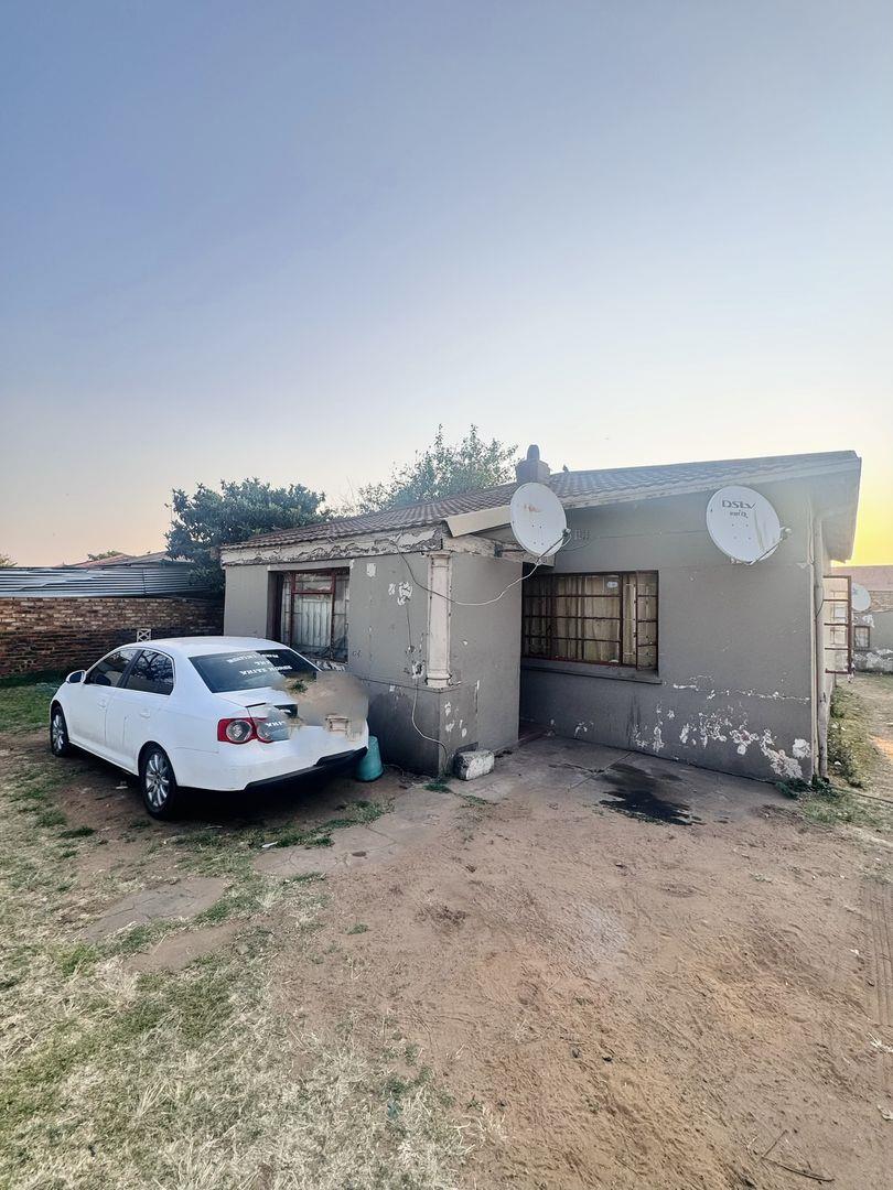 11 Bedroom House for sale in Witbank Central - P24-116404973