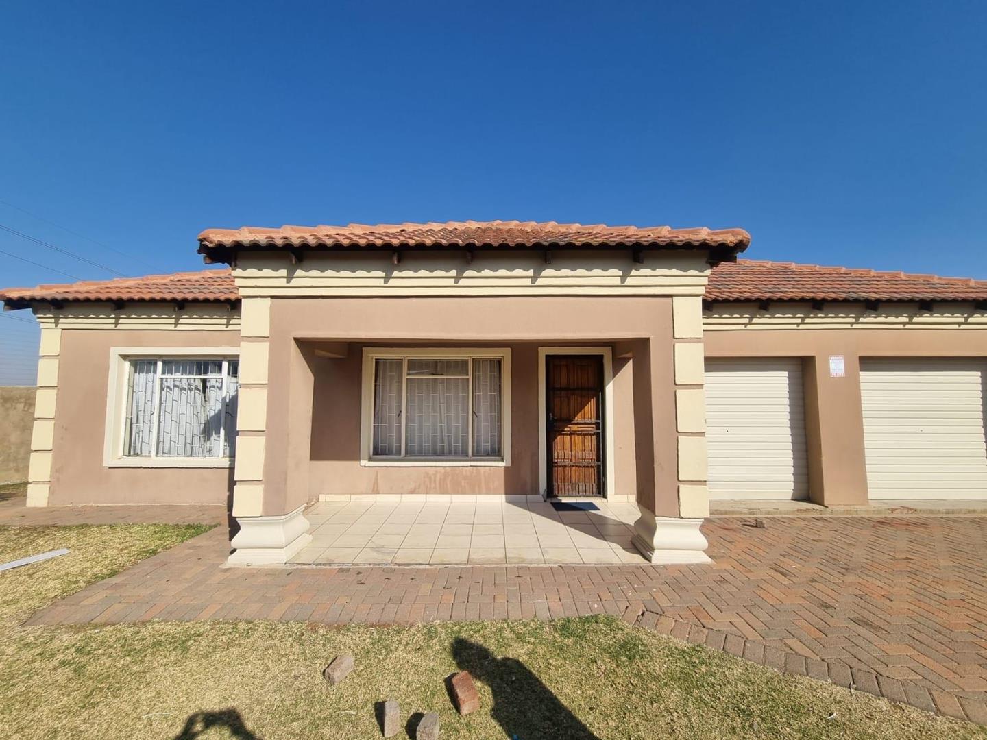 2 Bedroom House for sale in Flamwood - P24-116749182
