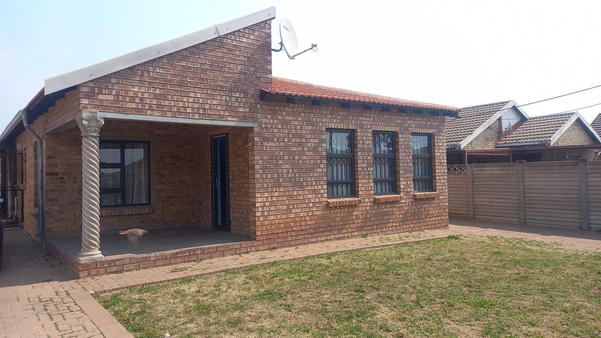 3 Bedroom House to rent in Heidedal - P24-116423667