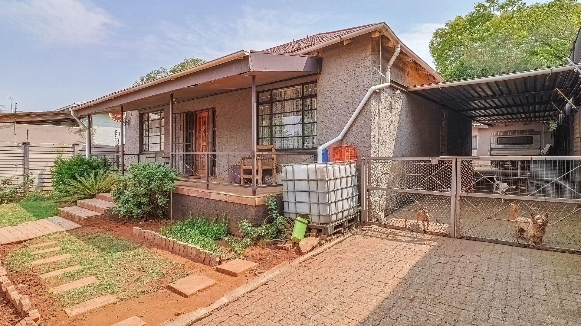 3 Bedroom House for sale in Westdene - 15 Stafford Street - P24-116426070