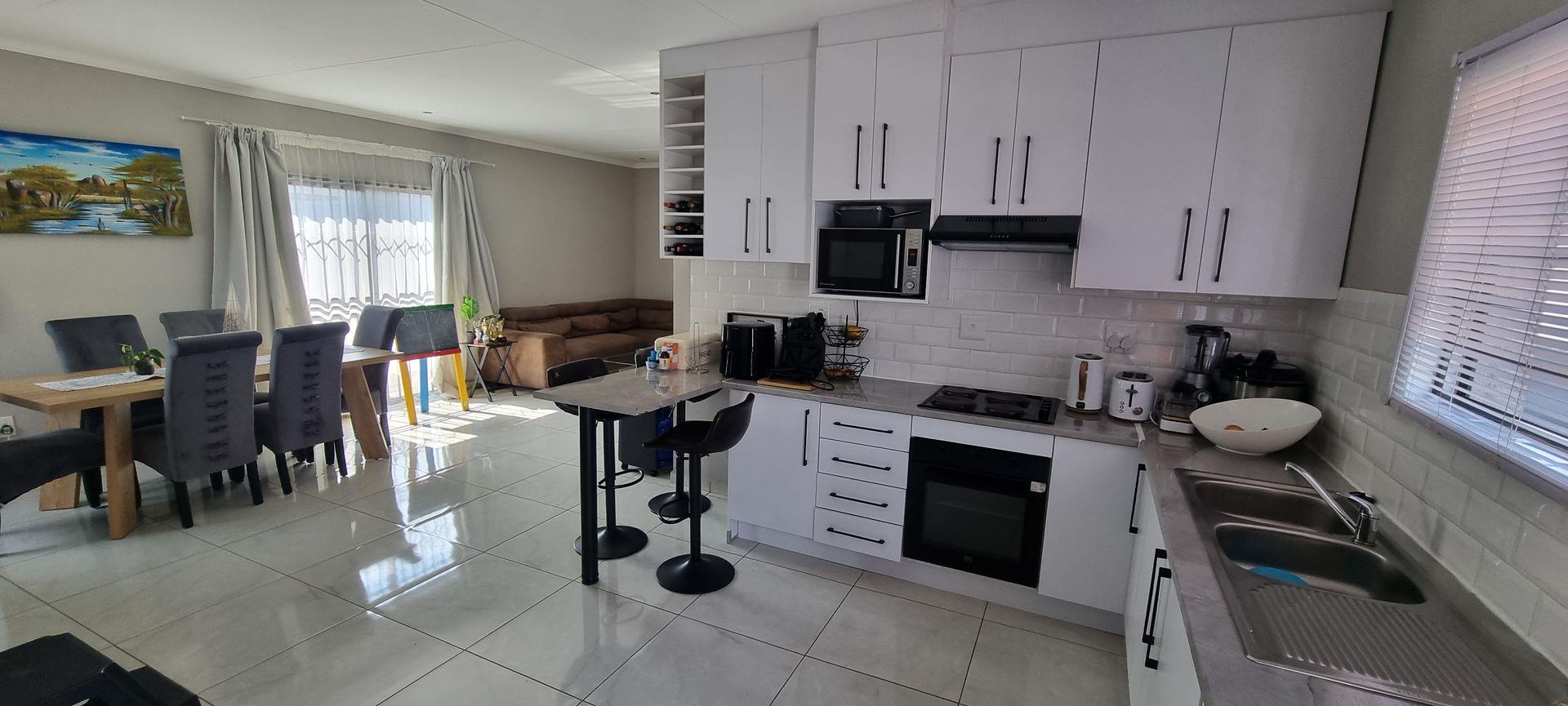 3 Bedroom House for sale in Bendor Meadows - P24-116430008