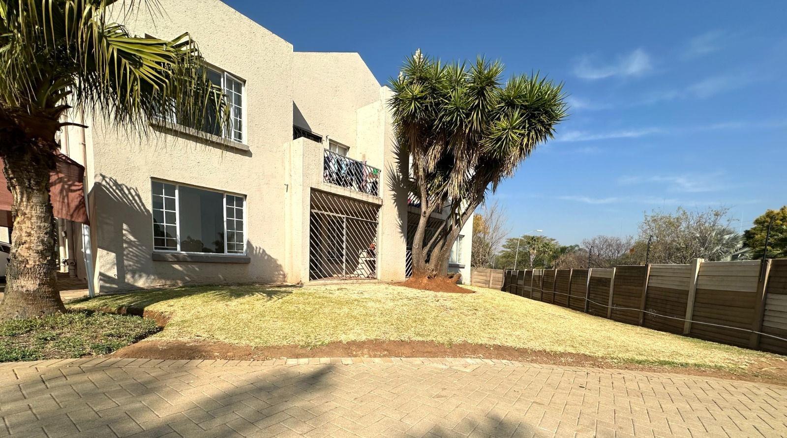 2 Bedroom Apartment / flat for sale in Garsfontein - P24-116437163