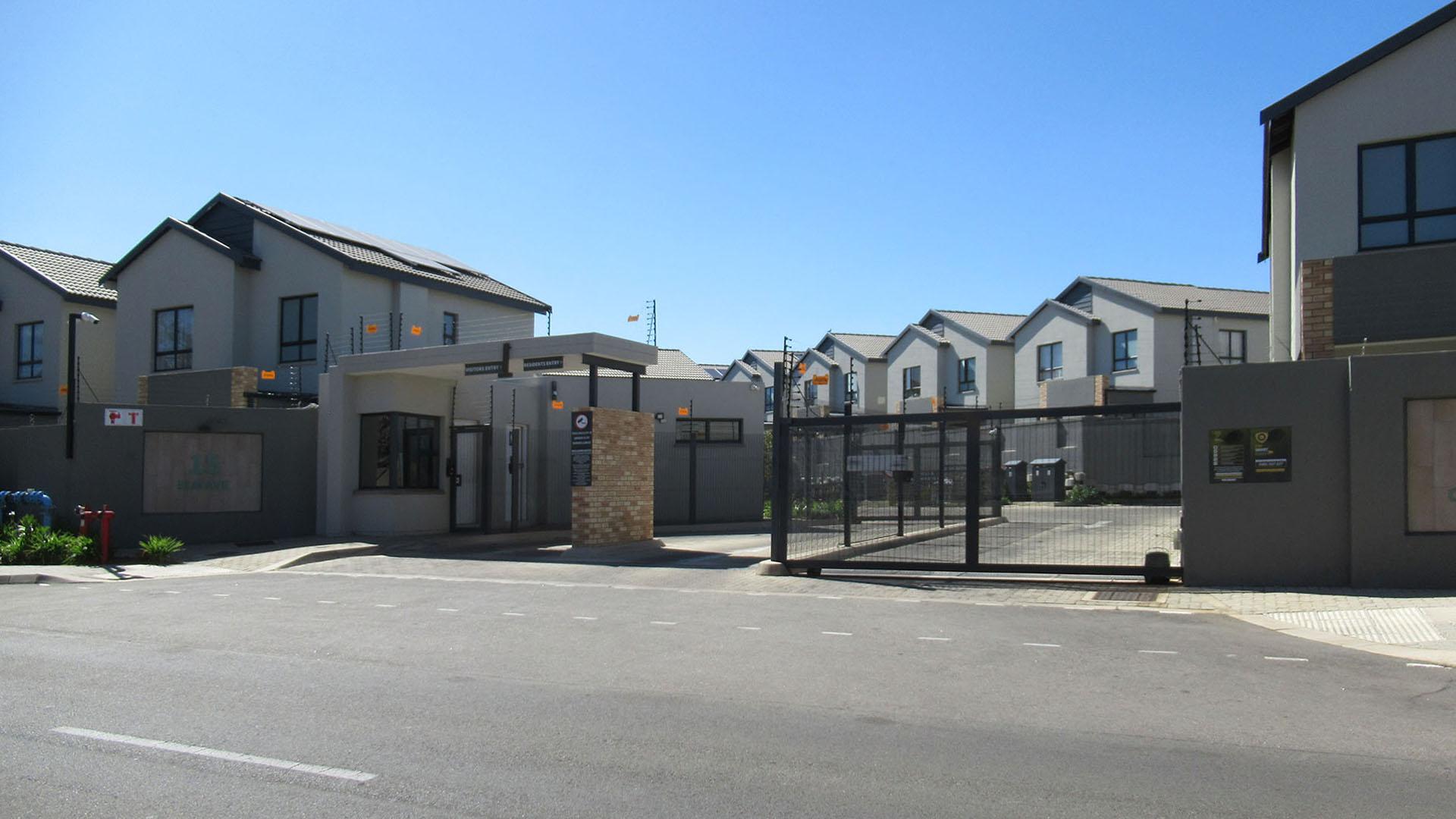 3 Bedroom House for sale in Fourways - P24-116553121