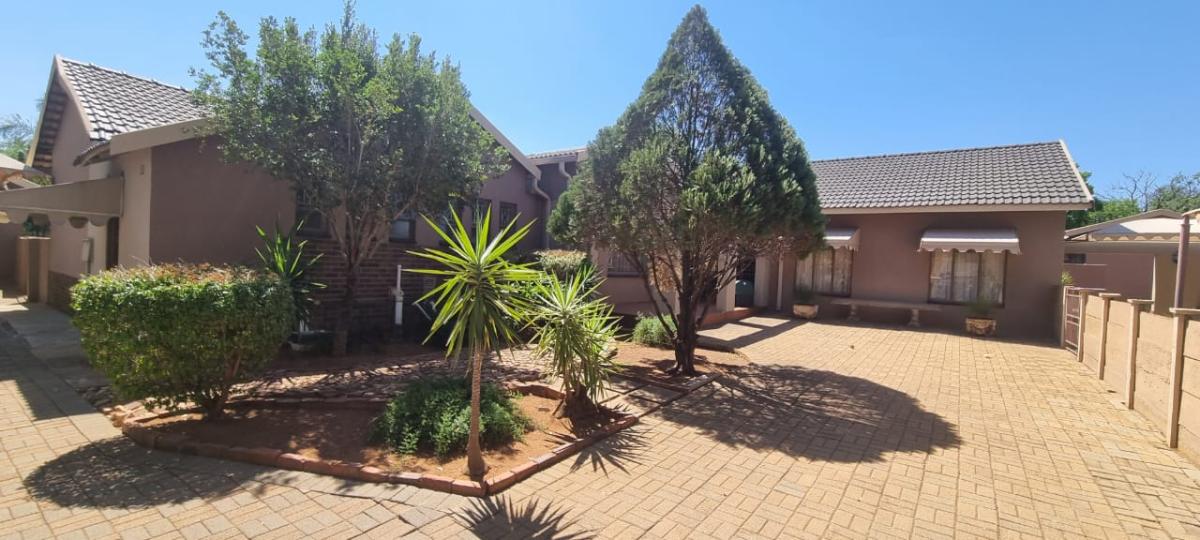 Commercial property for sale in Flamwood - P24-116443150