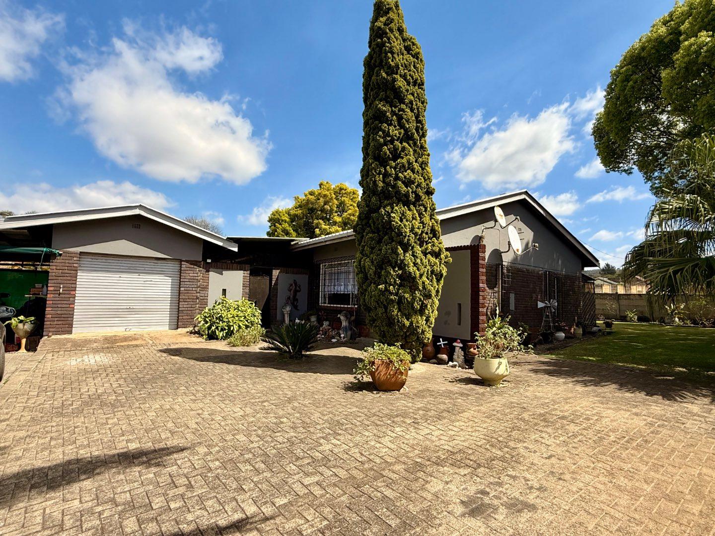 3 Bedroom House for sale in Vryheid - P24-116444196