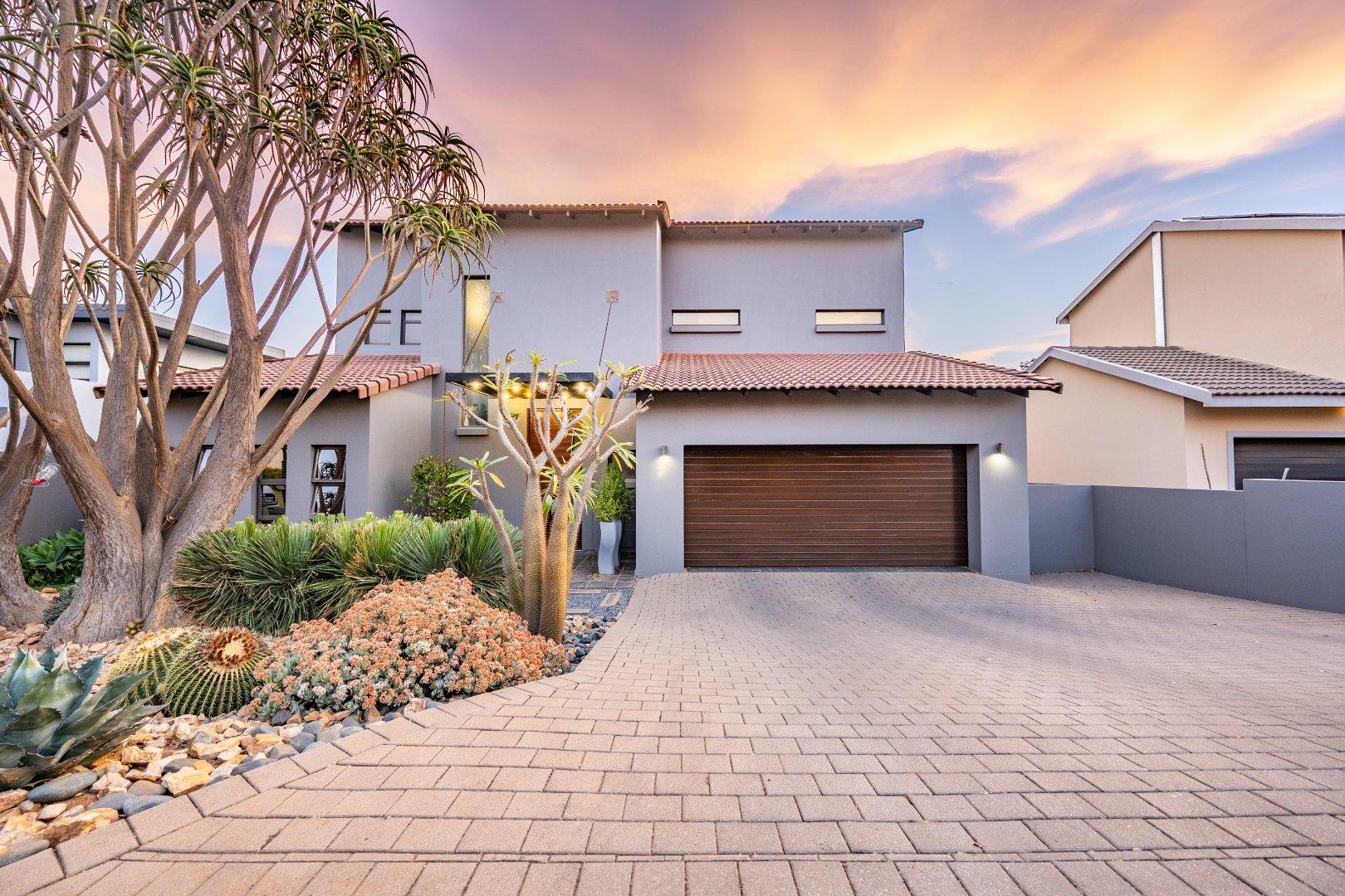 3 Bedroom House for sale in Olympus AH - Crowthorne Estate, 5567 ...