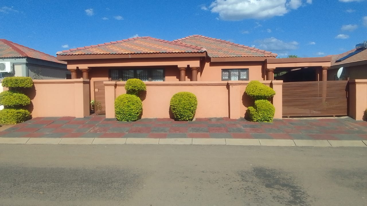 3 Bedroom House for sale in Mogwase - P24-116448110