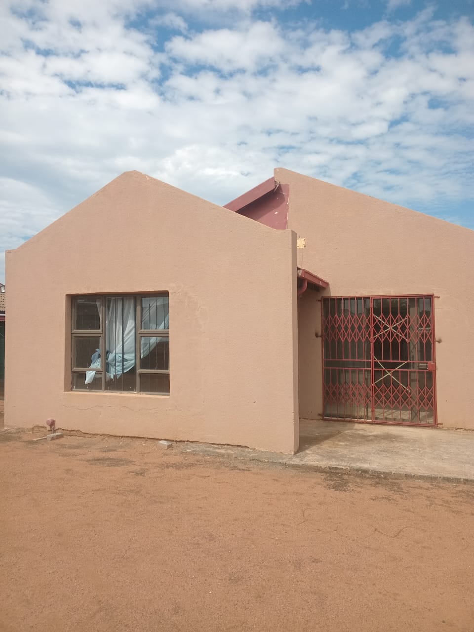 2 Bedroom House for sale in Mogwase - P24-116448472