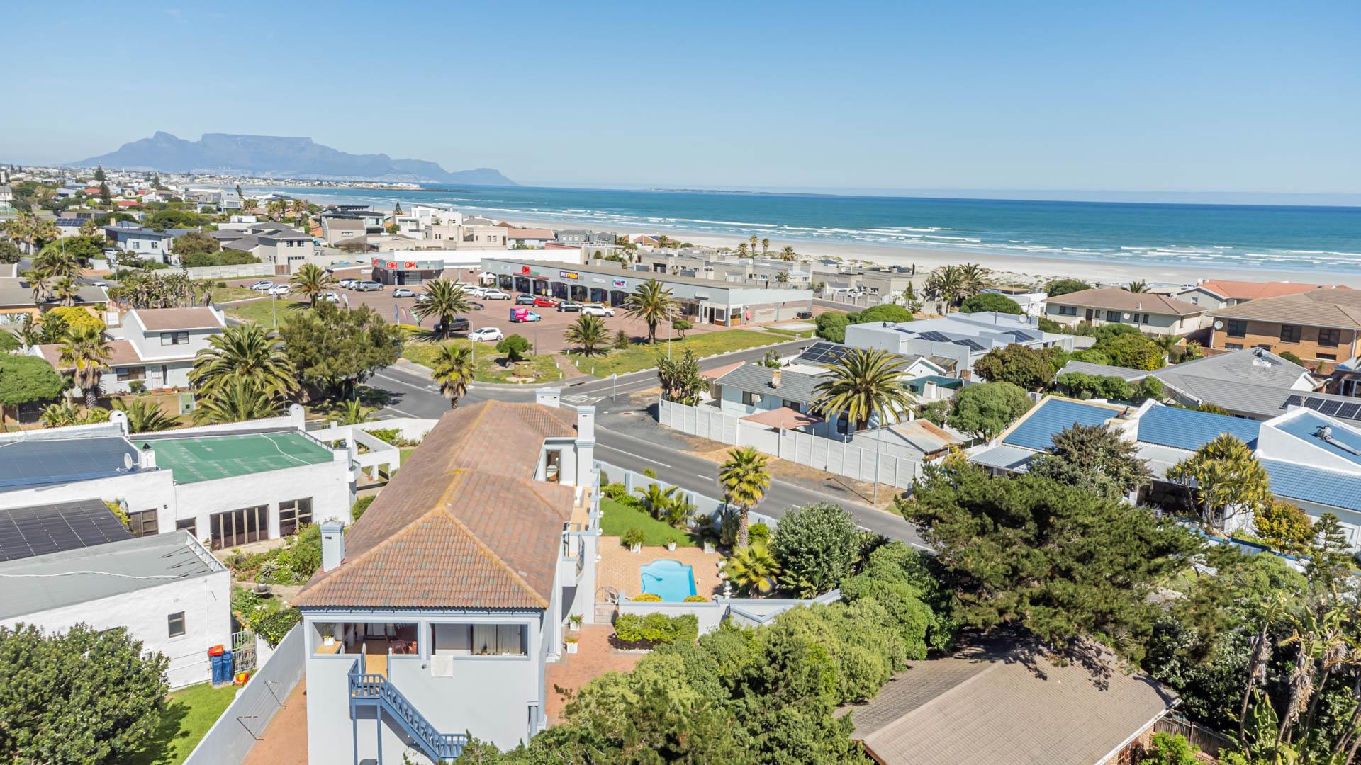 5 Bedroom House for sale in Van Riebeeckstrand - 70 Charles Hoffe - P24-116325757