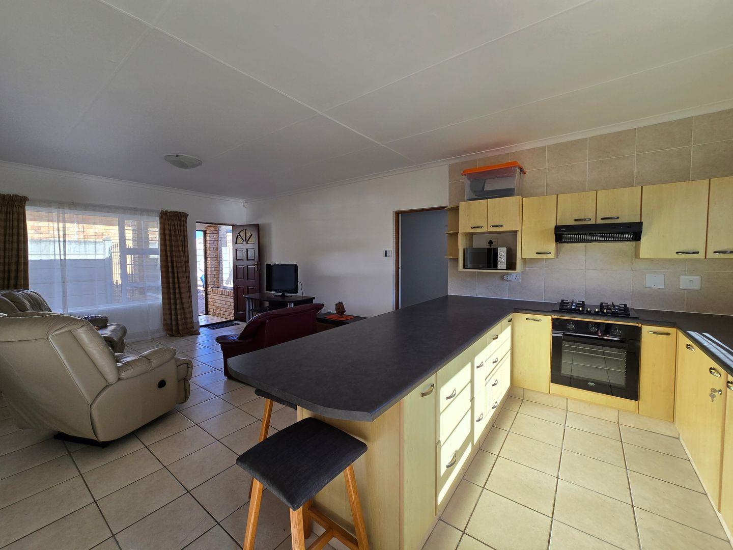 3 Bedroom House for sale in Wavecrest - P24-116452052