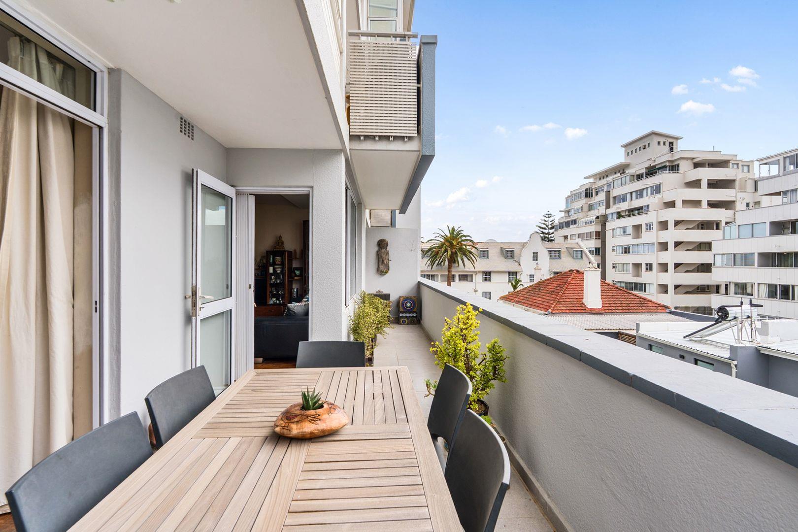 2 Bedroom Apartment / flat for sale in Sea Point - P24-116454080