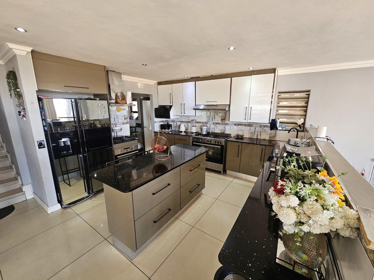 3 Bedroom House for sale in Bassonia Rock - P24-116460462