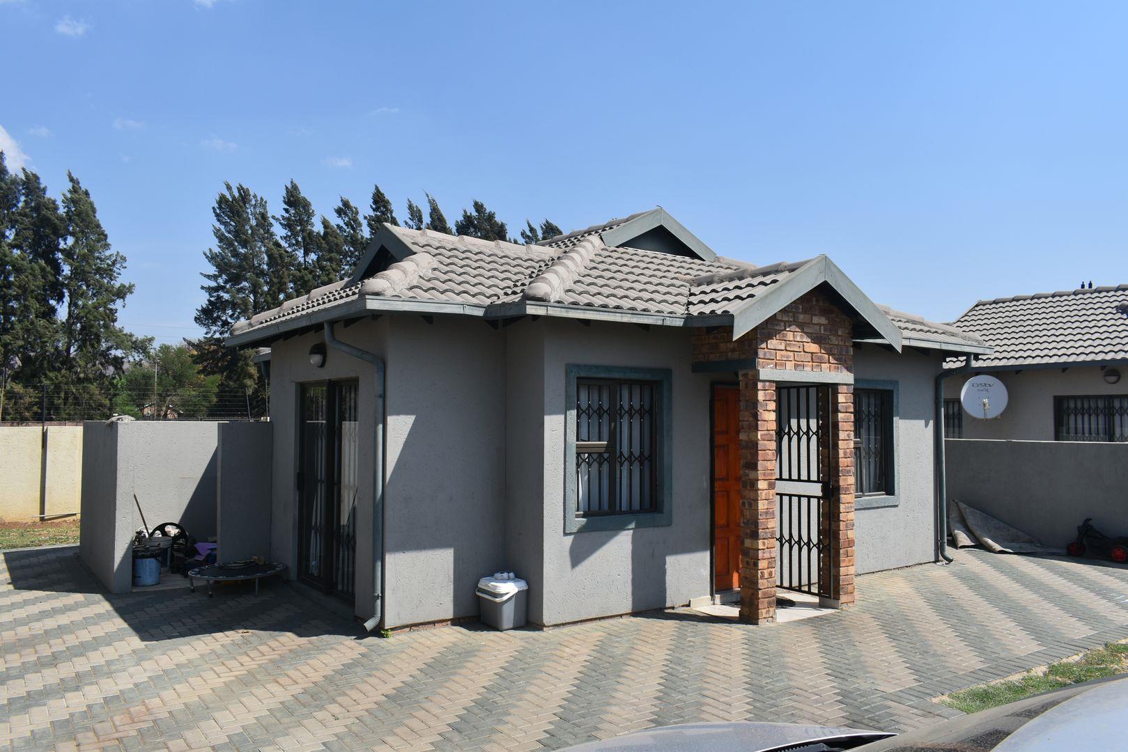 2 Bedroom House for sale in Andeon - P24-116421297