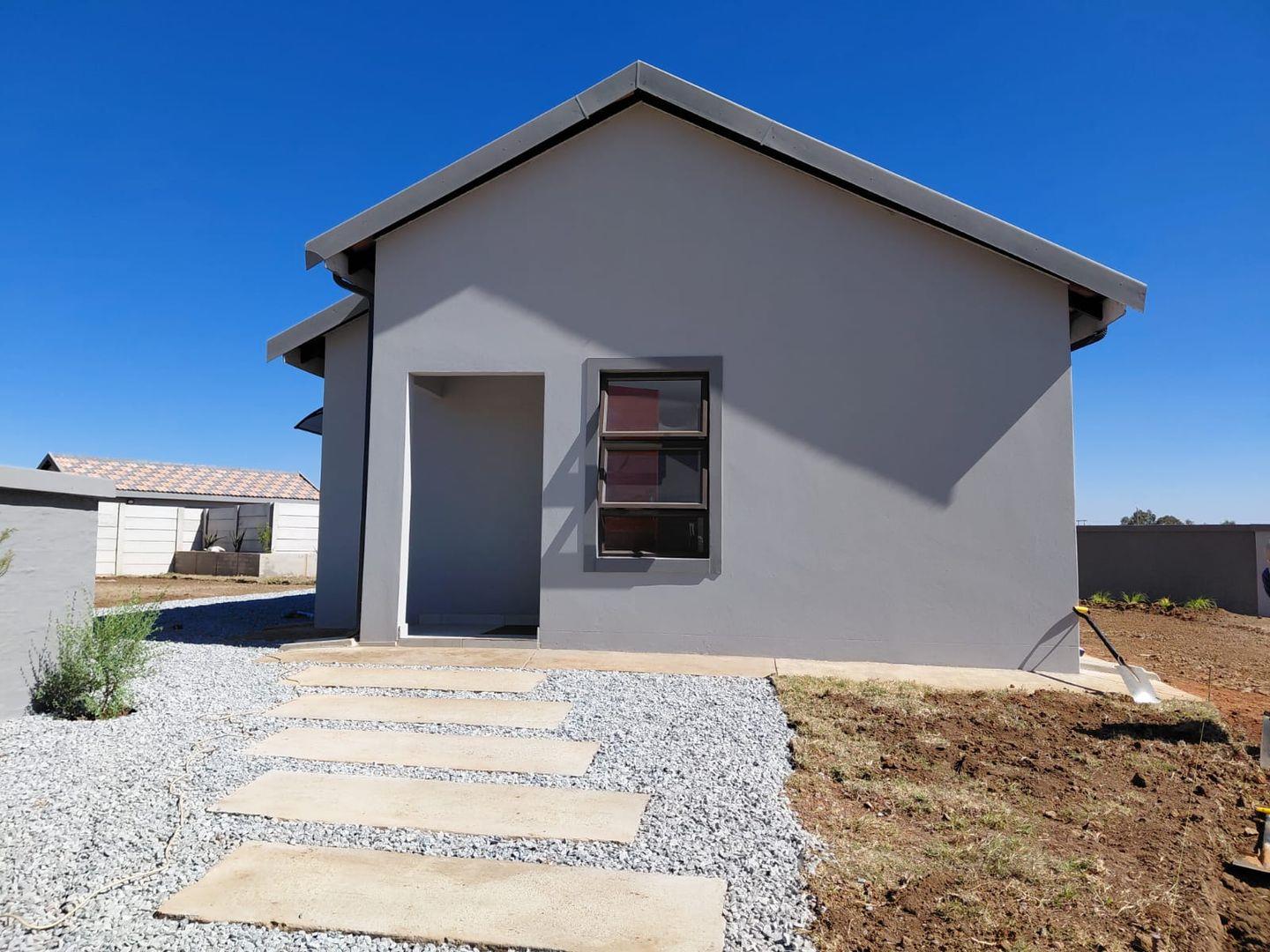 3 Bedroom House for sale in Mmabatho - 6692 Cydonia Street Unit 15 - P24-116462599
