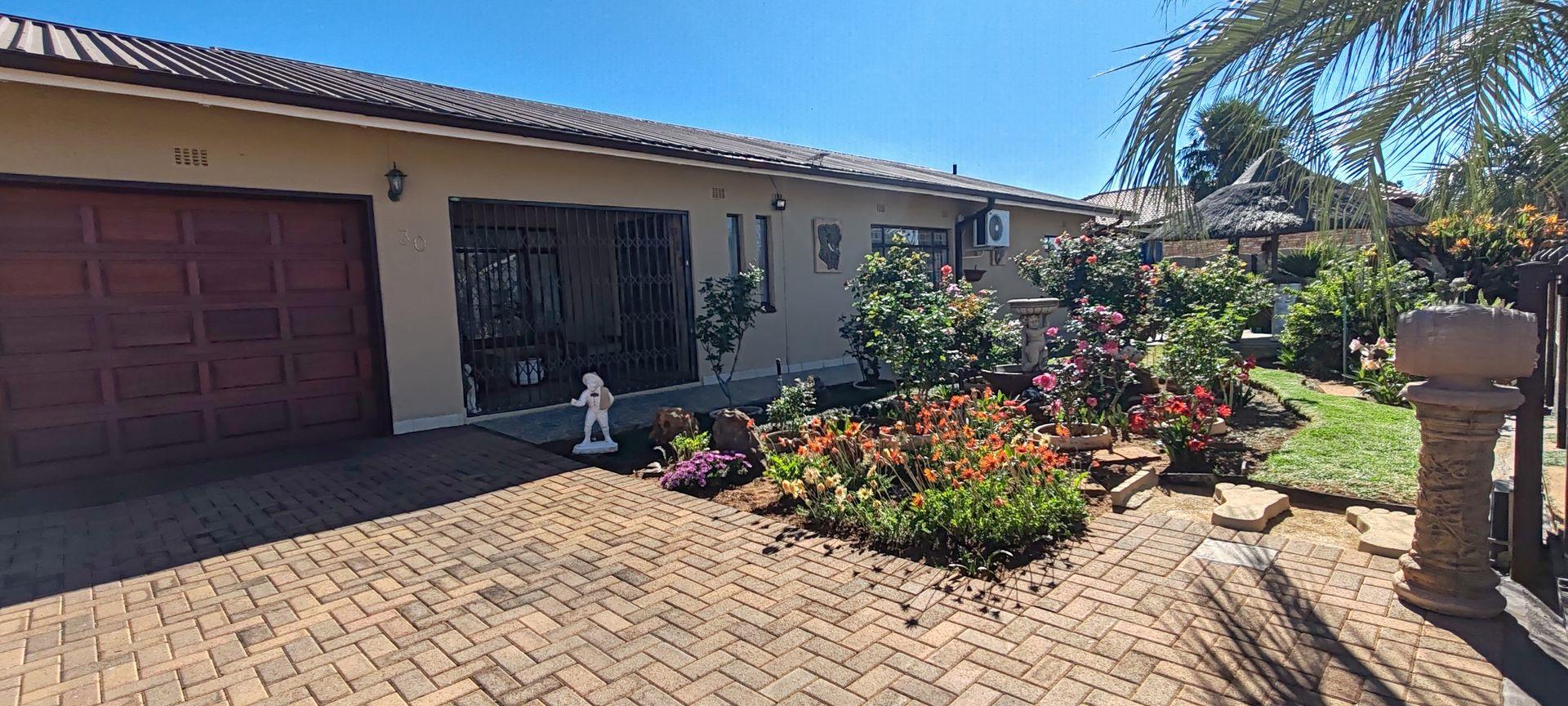 3 Bedroom House for sale in Fochville - P24-116472306