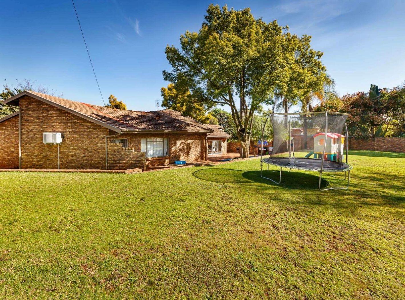 4 Bedroom House for sale in Moreleta Park - P24-116472697