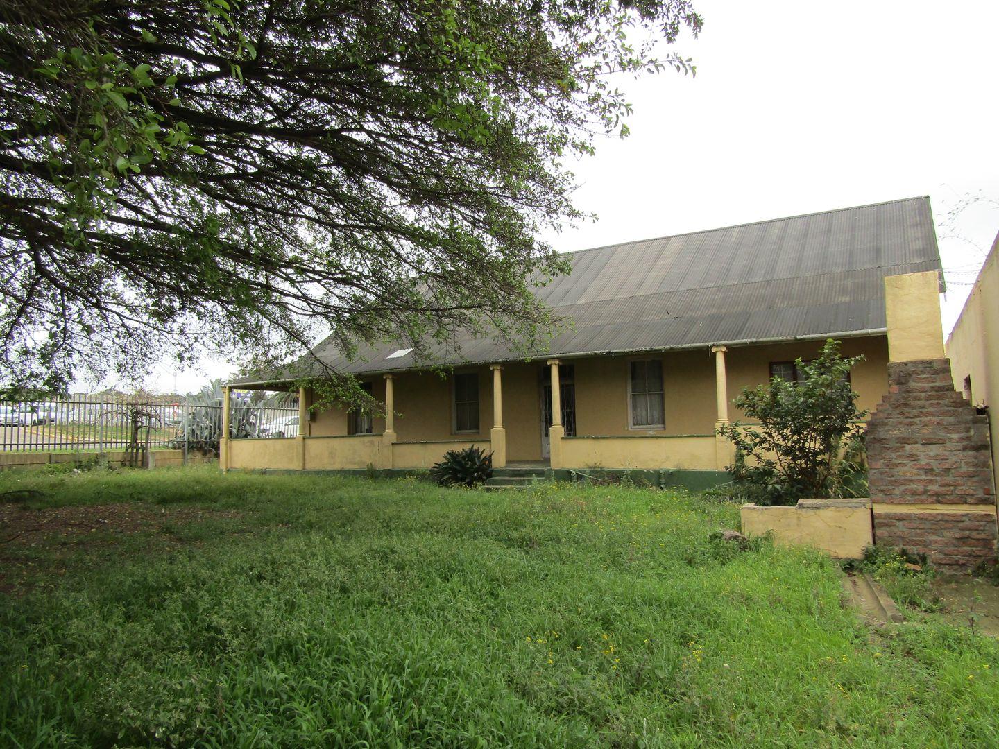 7 Bedroom House for sale in Humansdorp - P24-116488035