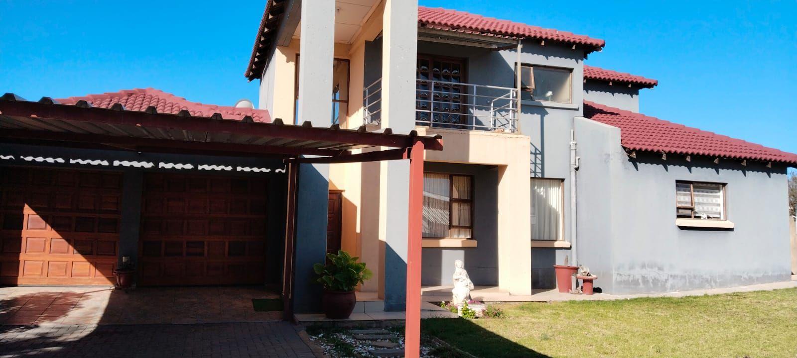 4 Bedroom House for sale in Serala View - P24-116083515