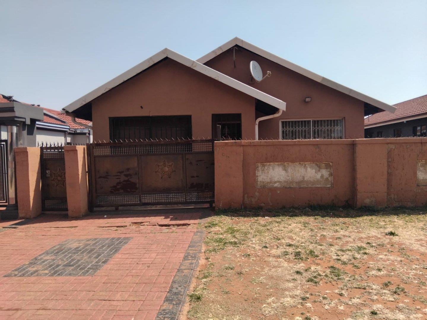 3 Bedroom House for sale in Sebokeng Zone 14 - P24-116482863