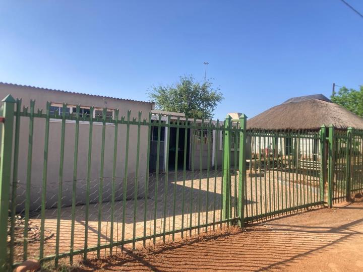 5 Bedroom House for sale in Heidedal - P24-116482895