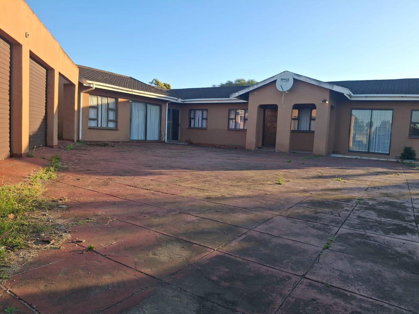 7 Bedroom House for sale in Esikhawini - P24-116484798