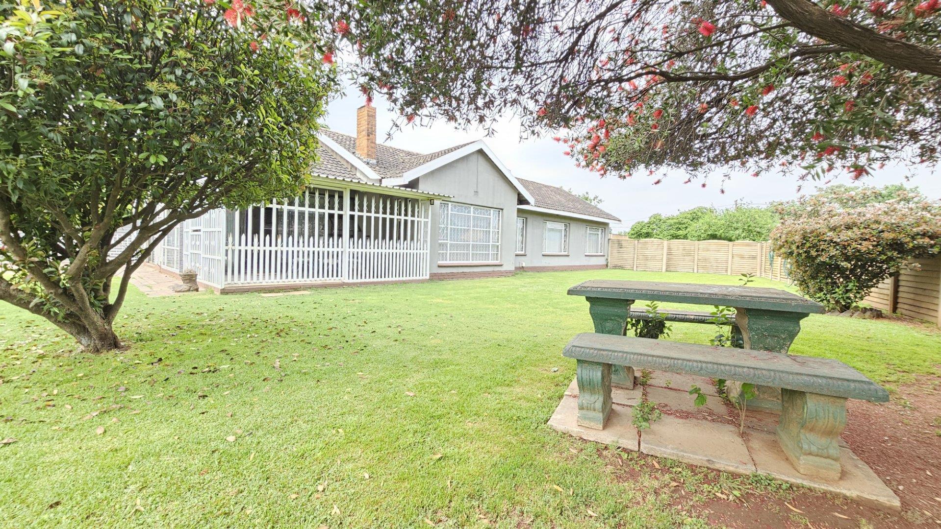 3 Bedroom House for sale in Meyerton South - P24-116487371