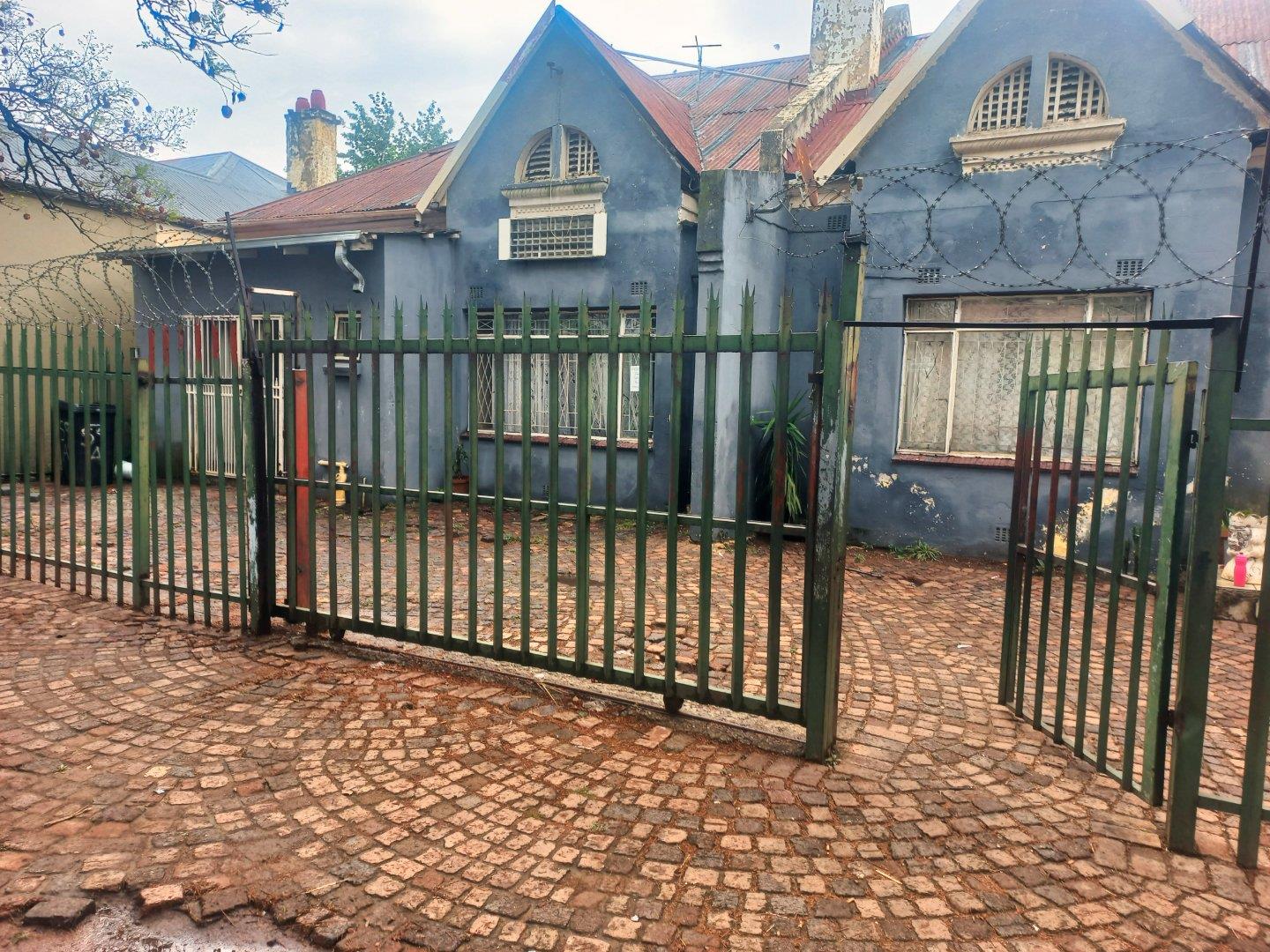 5 Bedroom House for sale in Benoni Central - P24-116491566